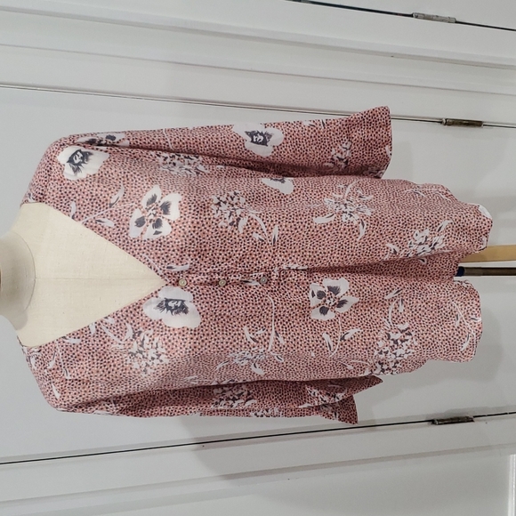 Como Blu | Tops | Como Blu Vneck 34 Sleeves Lightweight Pesant Top ...